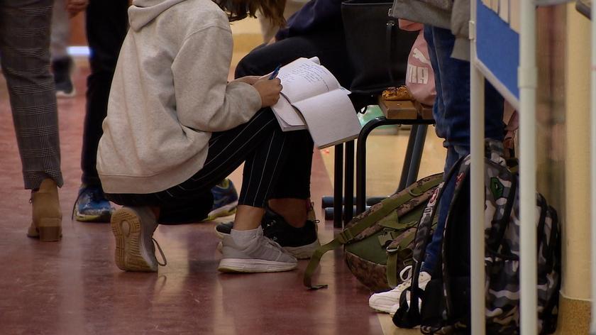 Braki kadrowe w szkołach. Uczniowie pokazują swoje plany lekcji