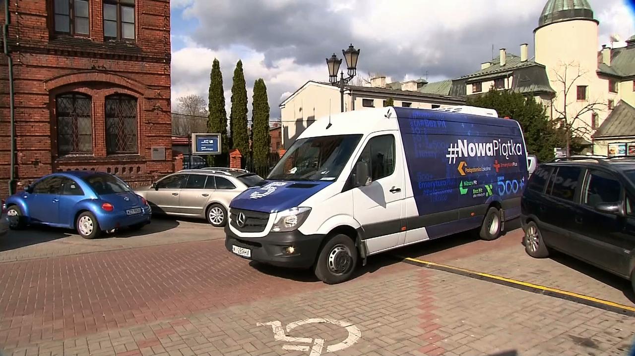 Nowa piątka Kaczyńskiego, poszerzone 500 plus. PiS rusza w kraj Nowa piątka Kaczyńskiego, poszerzone 500 plus. PiS rusza w kraj