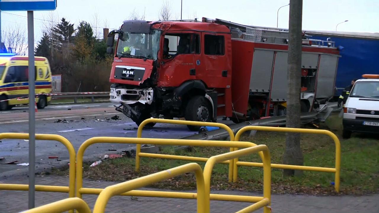 Tragedia w Czernikowie. Wóz strażacki zderzył się z tirem, zginęło ... Tragedia w Czernikowie. Wóz strażacki zderzył się z tirem, zginęło ...