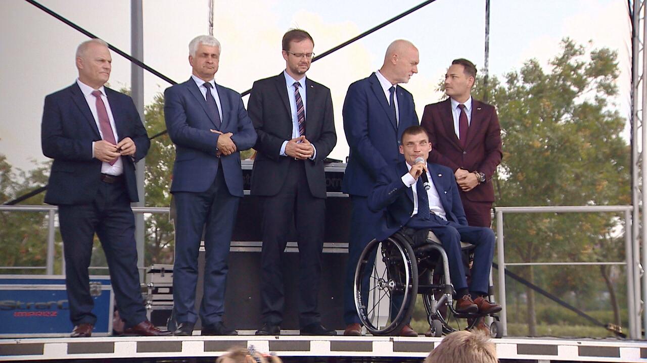 Jest wiceprezesem fundacji, która dostała miliony od ministra Czarnka ... Jest wiceprezesem fundacji, która dostała miliony od ministra Czarnka ...