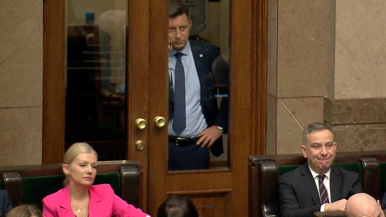 Trzy śledztwa w sprawie afery mailowej. Trzy śledztwa w sprawie afery mailowej.