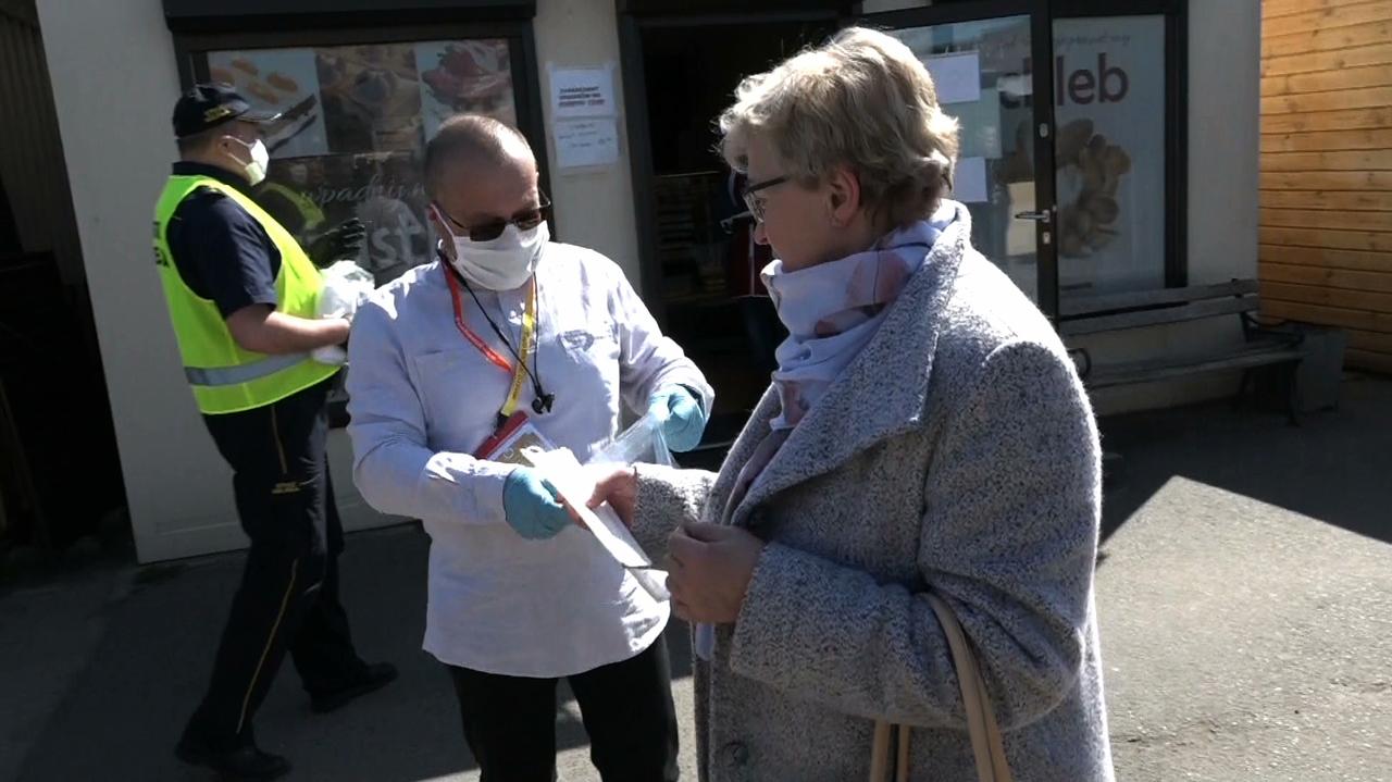 Koronawirus w Polsce. Maseczki obowiązkowe - od kiedy i jak trzeba ... Koronawirus w Polsce. Maseczki obowiązkowe - od kiedy i jak trzeba ...