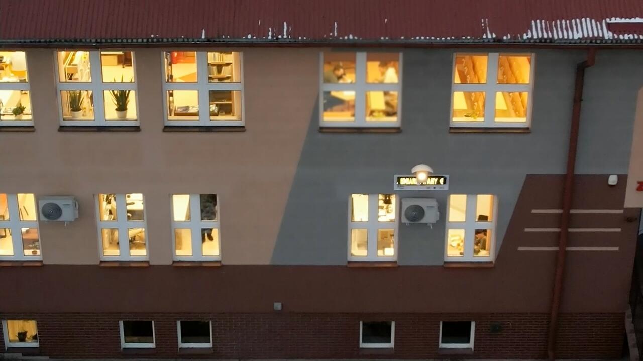 18-latek zaatakował uczniów podczas lekcji. 18-latek zaatakował uczniów podczas lekcji.