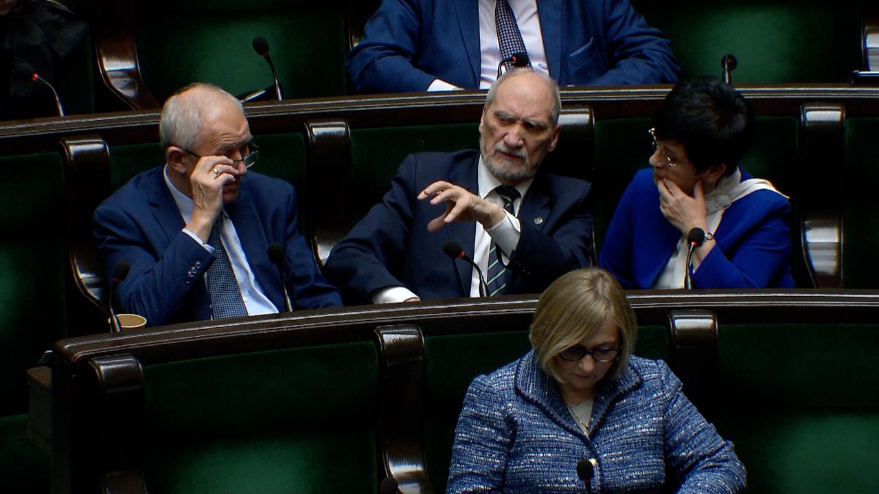PiS chciało powiązać wojnę w Ukrainie z katastrofą smoleńską. Opozycja ... PiS chciało powiązać wojnę w Ukrainie z katastrofą smoleńską. Opozycja ...
